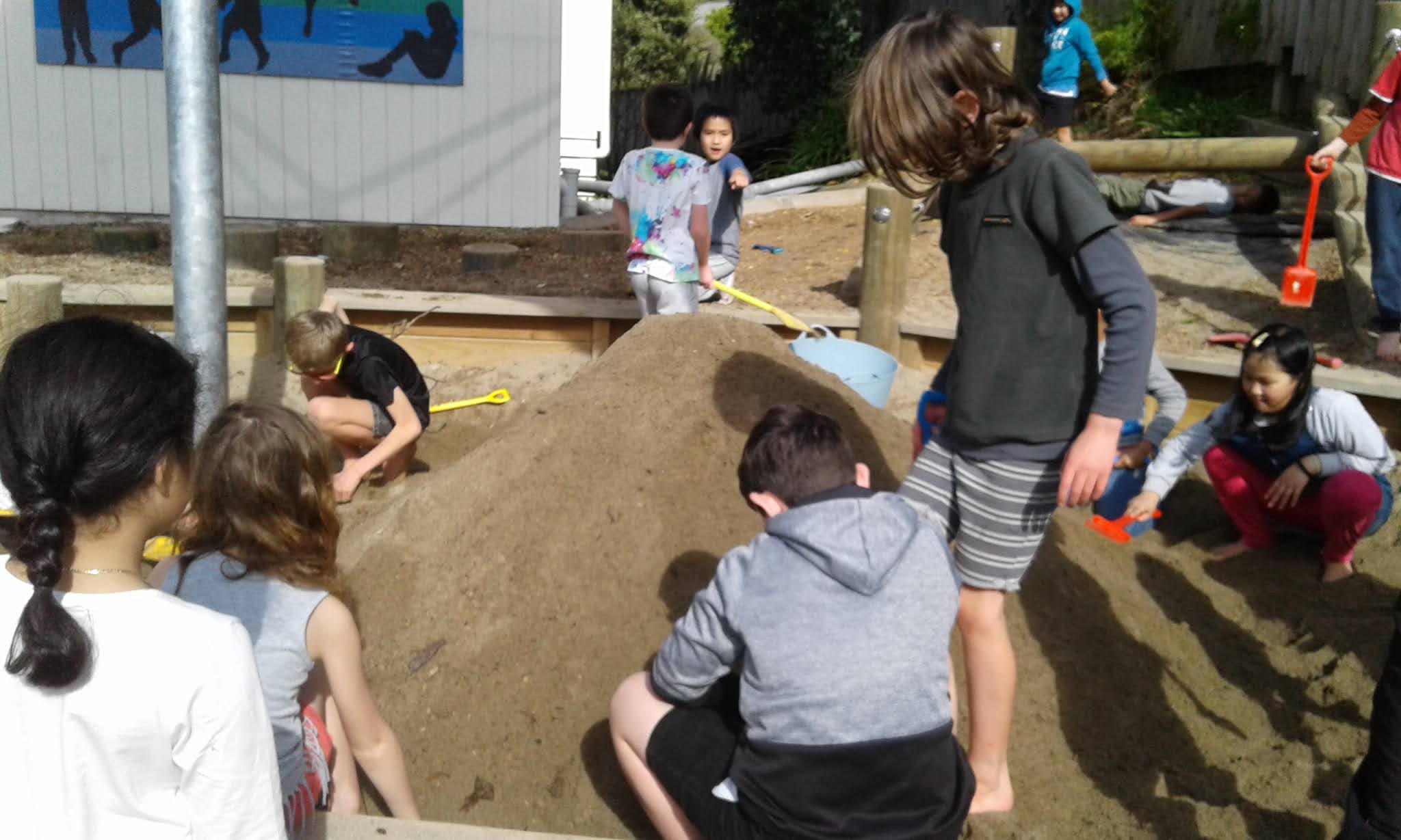 Akomanga 18: Building the biggest Sandpit Volcano