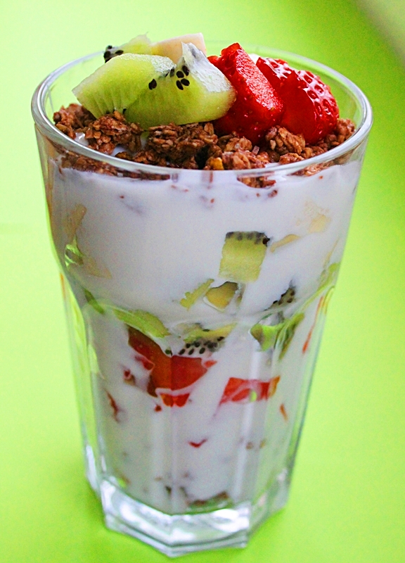 wunderbare Fantasie: frisches Obst mit Joghurt