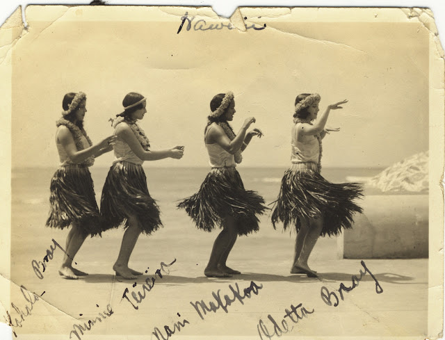 Vintage Hula Girls – 26 Charming Snapshots of Women in Hula Dace ...
