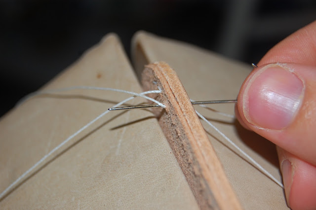 Andersen leather : Sewing leather using the saddle stitch