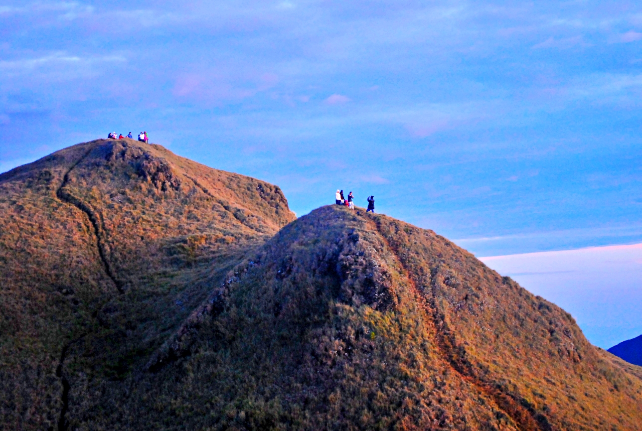 Gulag-like Coldness of Mount Pulag - Nomadic Experiences