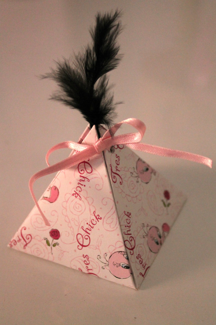 A style victim: DIY | Paper Pyramid Gift Boxes