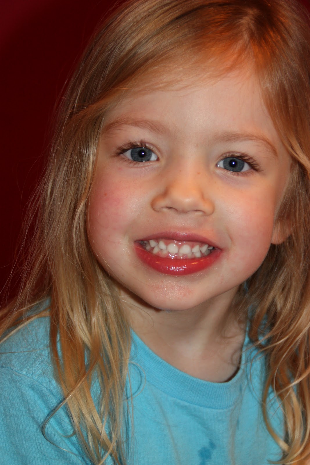 Maggie Elizabeth: Big Girl Toothpaste!!