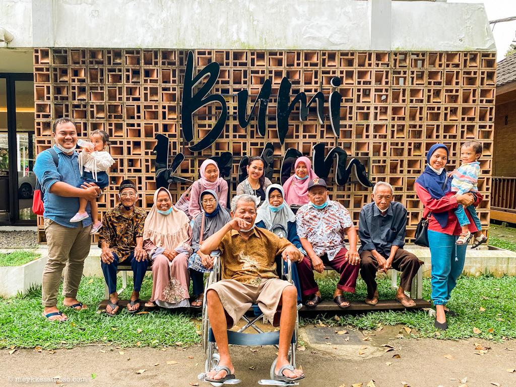 Bumi Kayom - Salatiga, Ngopi di Bangunan Industrial Modern yang Super ...