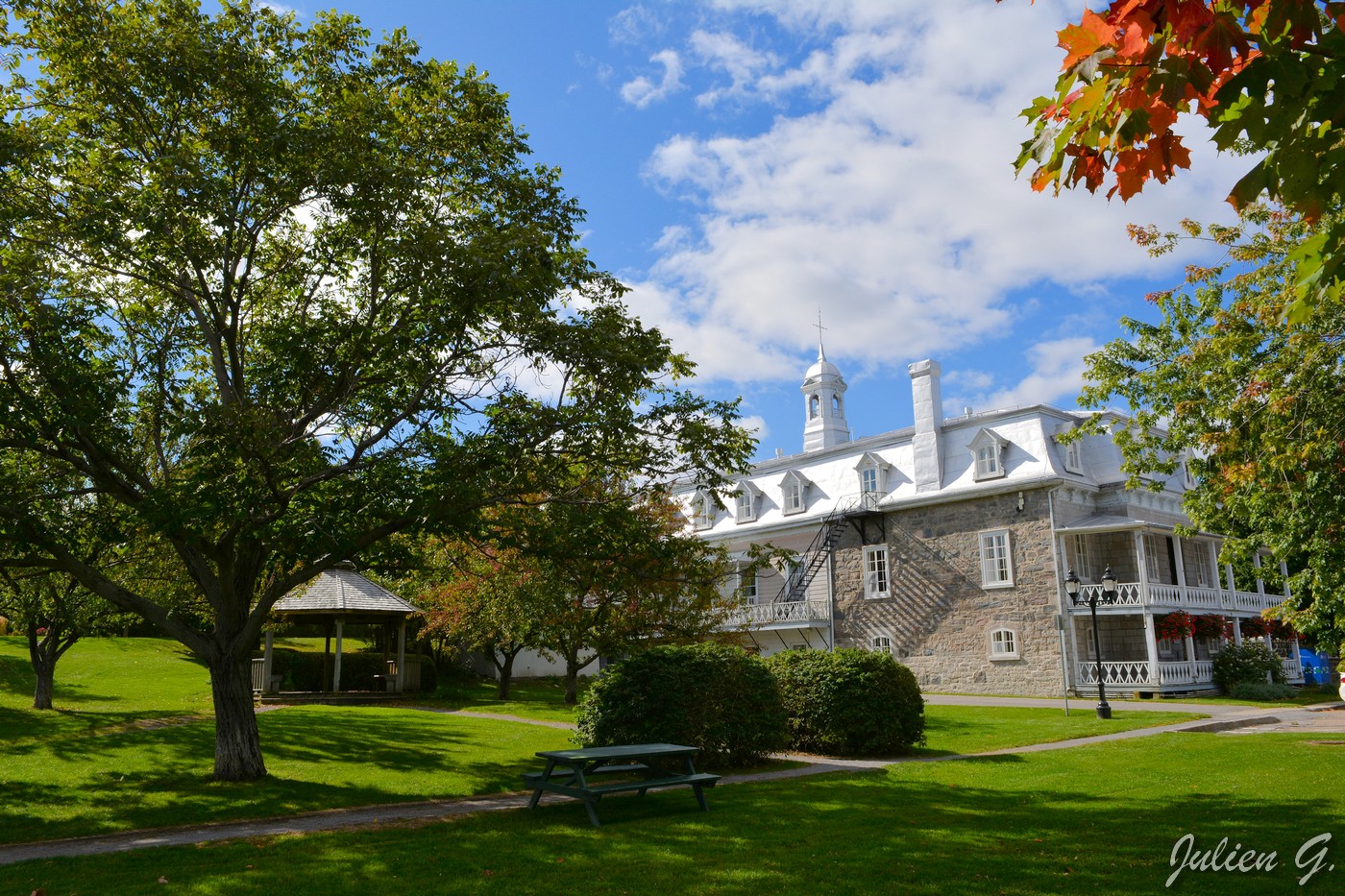 Coins du Monde: CANADA - Québec - Le village de Deschambault