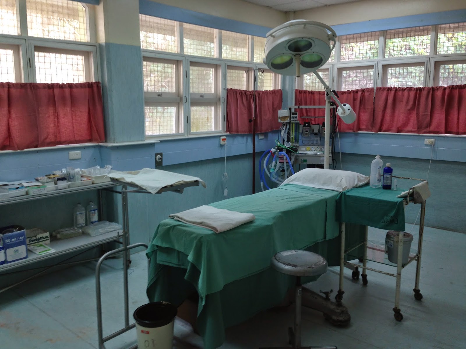 Tom and Rach in Fiji: Levuka Hospital