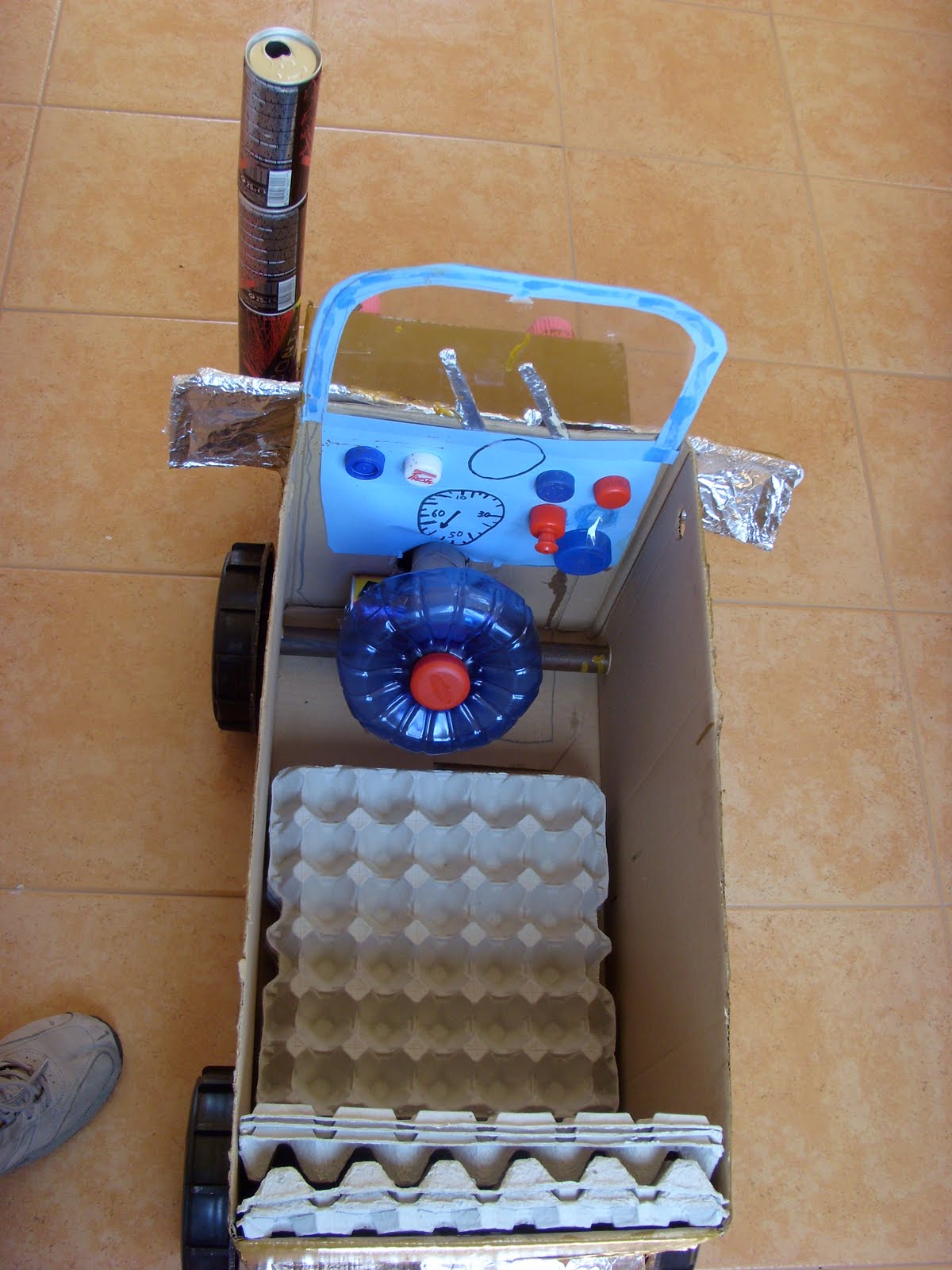 Pequeblas: PROTOTIPO DE COCHE CON MATERIAL RECICLADO Pequeblas: PROTOTIPO DE COCHE CON MATERIAL RECICLADO