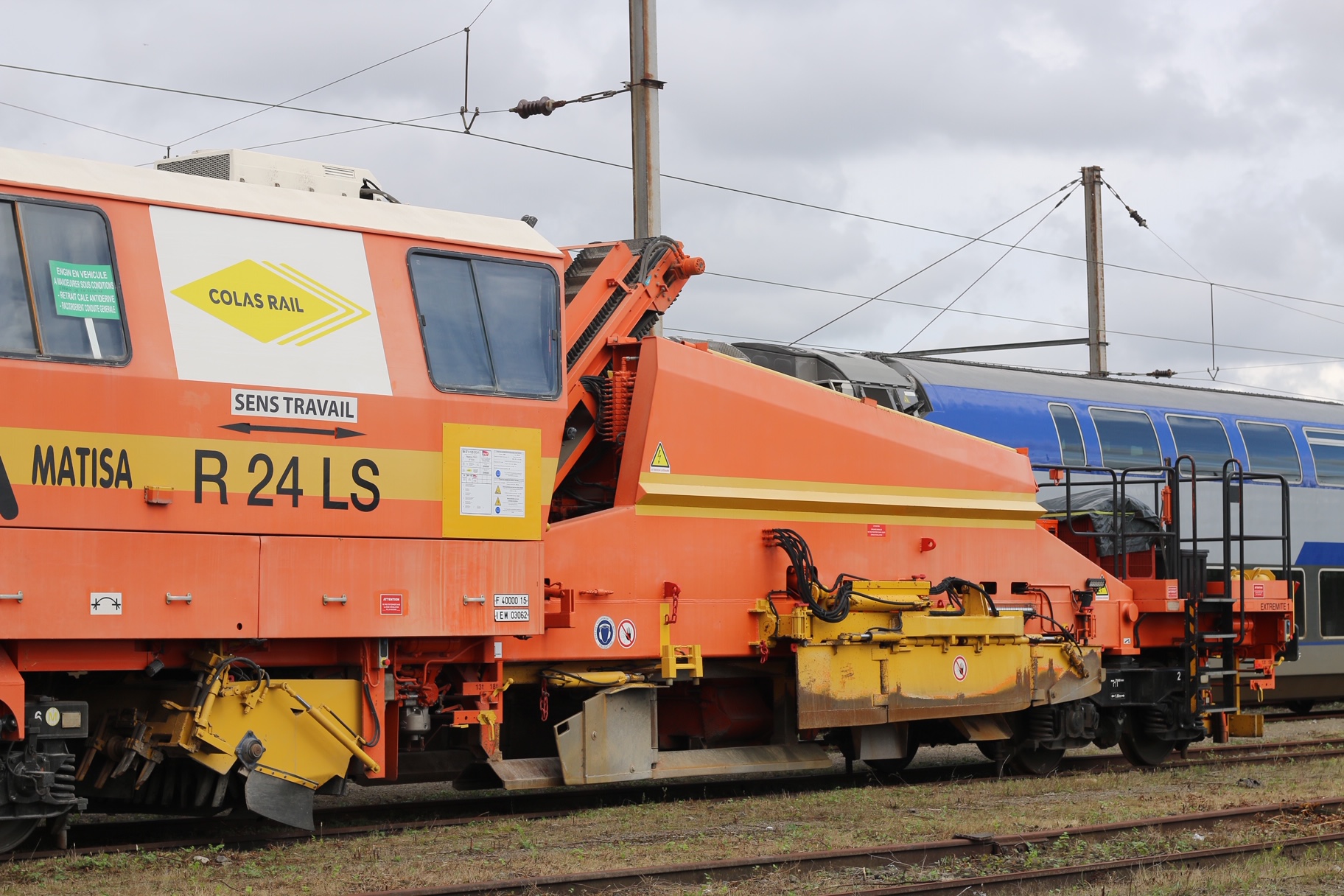 LA PASSION DU TRAIN: Régaleuse Matisa type R 24 LS Colas à Hazebrouck