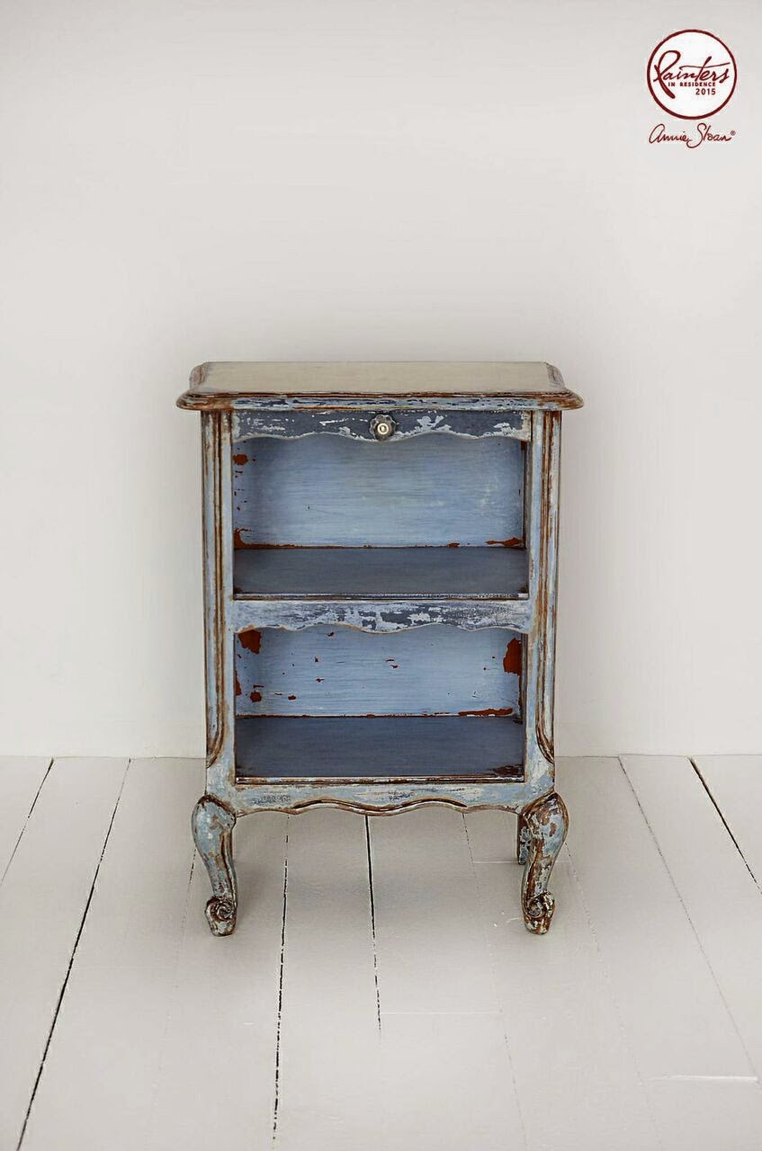 Annie Sloan • Paint & Colour: Agnieszka Krawczyk's Old Violet Side Table