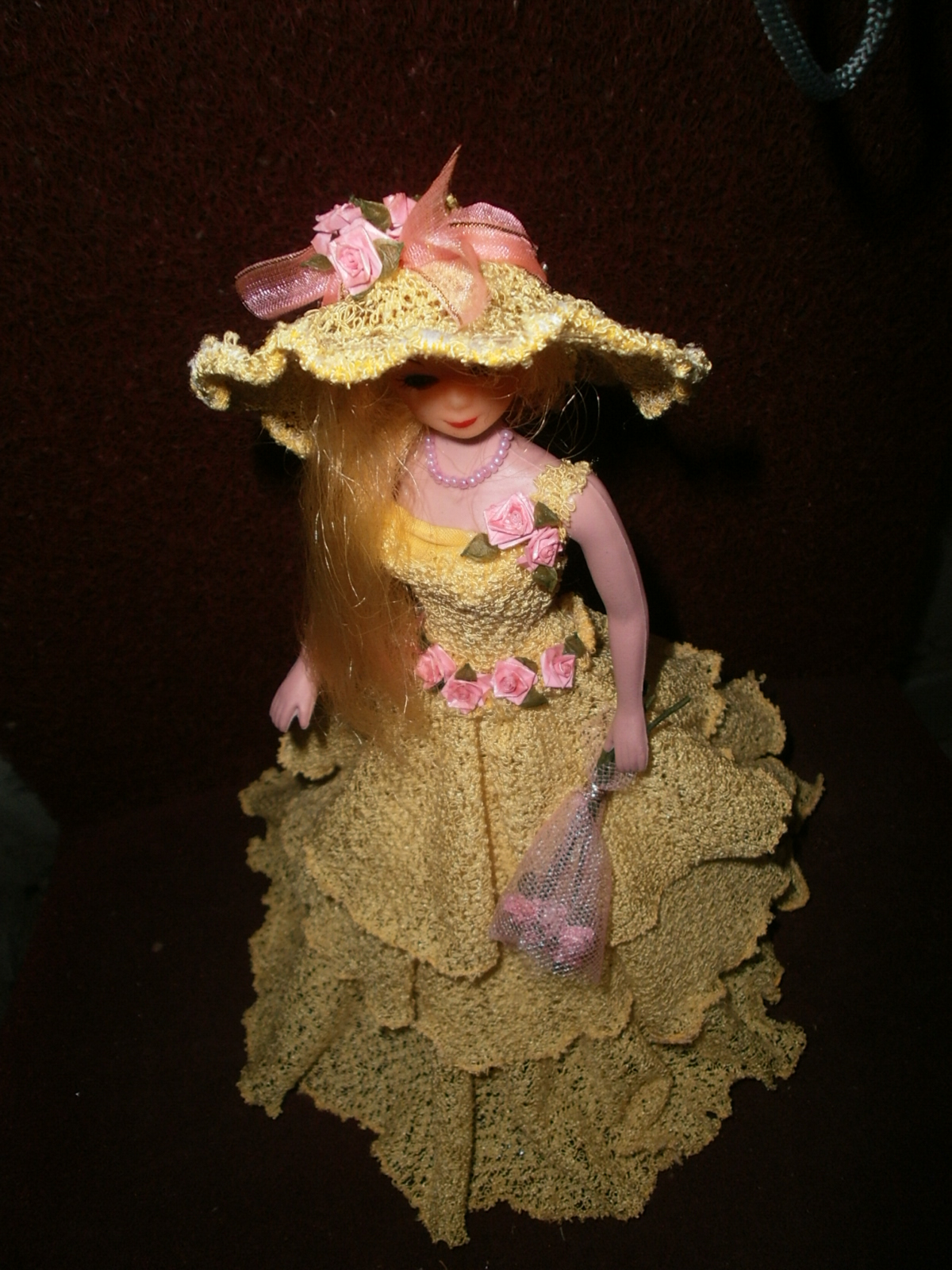 YELLOW BEAUTY BARBIE DOLL: YELLOW BEAUTY BARBIE DOLL