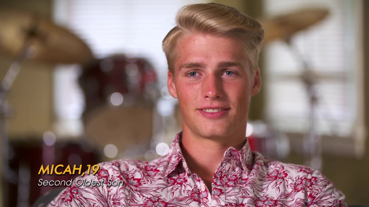 ausCAPS: Max Kallschmidt, Micah Plath and Ethan Plath shirtless in ...