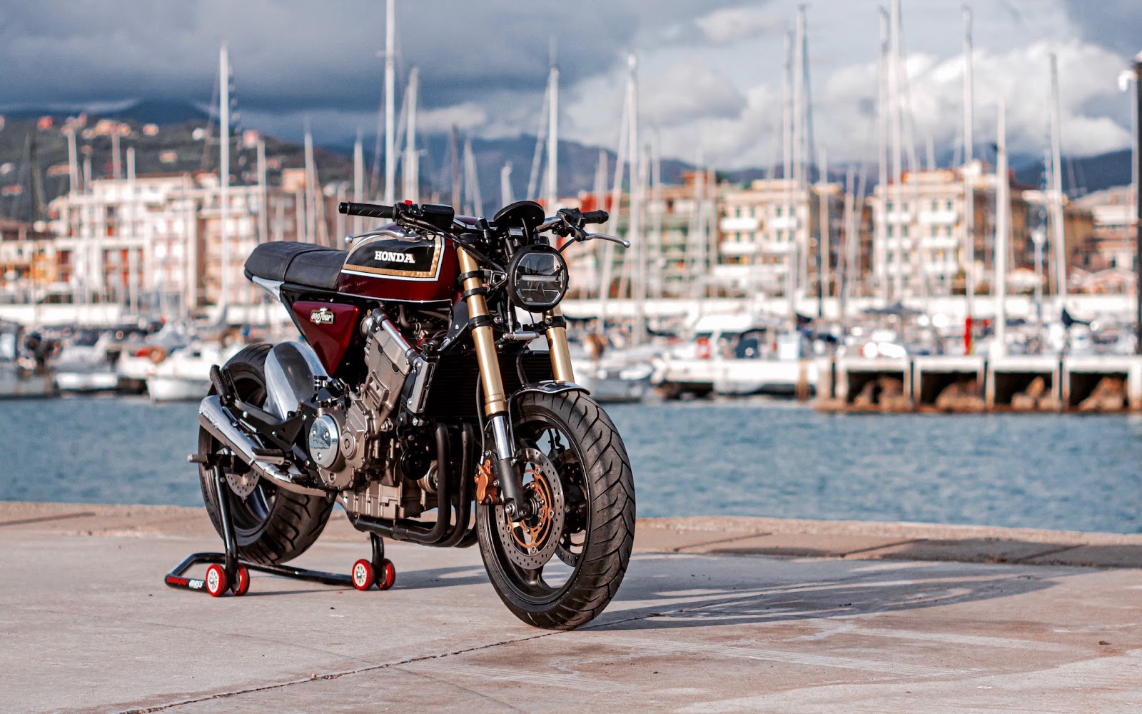 Greaser Hornet 900 - Inazuma café racer