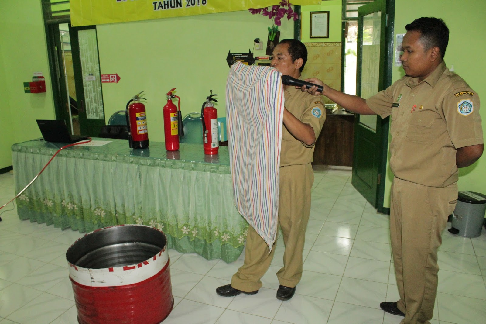 Puskesmas Laren: Cara Memadamkan Api Dengan Cara Tradisional, Modern ...