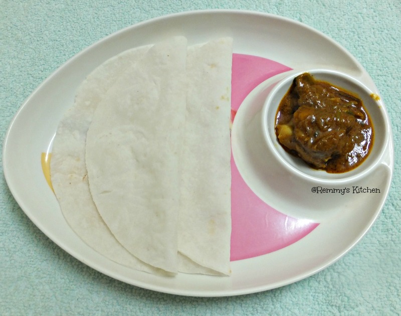 Remmy's Kitchen: Ari pathiri / Rice pathiri