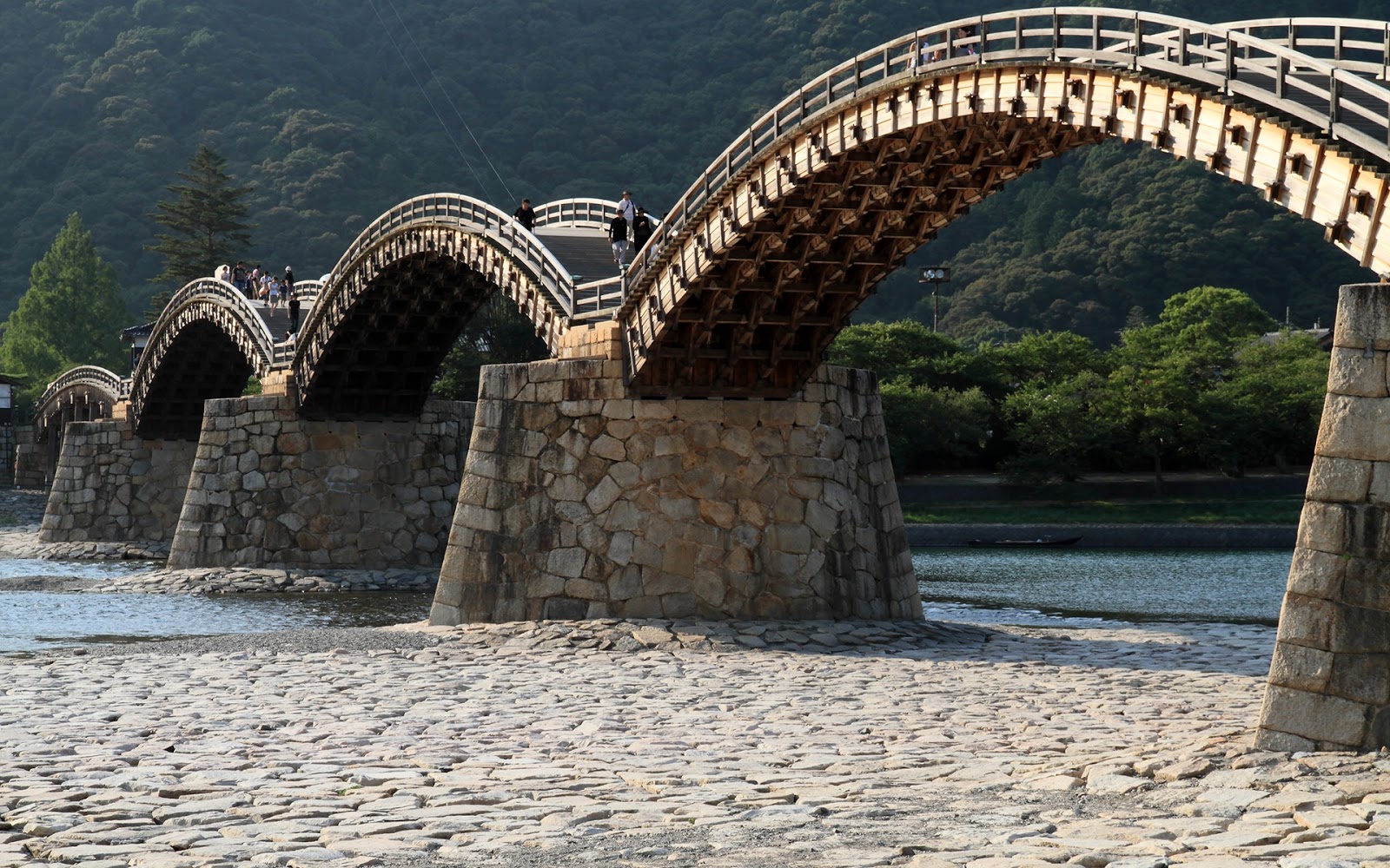 Explore JAPAN with Japanese tour leader : The Kintai-kyo Bridge
