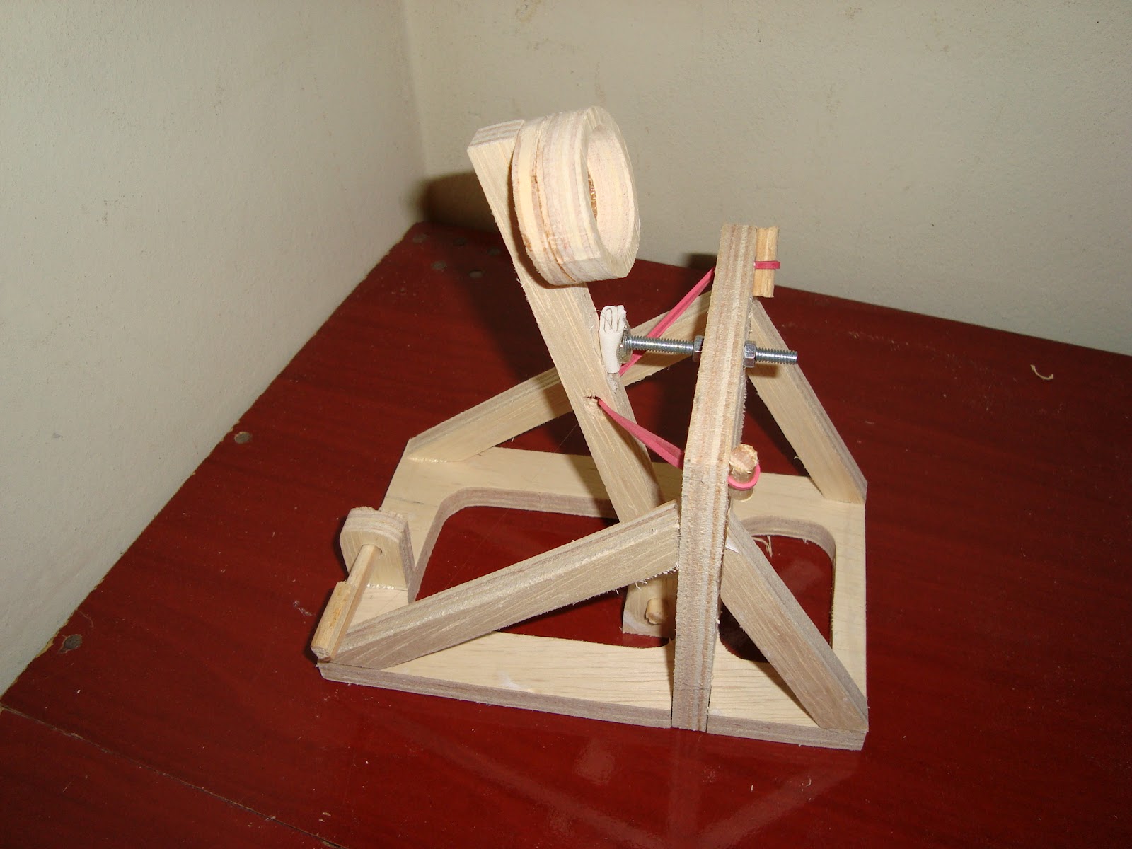 Feito De Madeira: Mini Catapulta cp-01