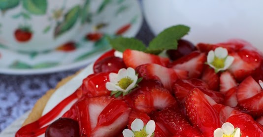 The Charm of Home: Easy Fancy Strawberry Shortcake