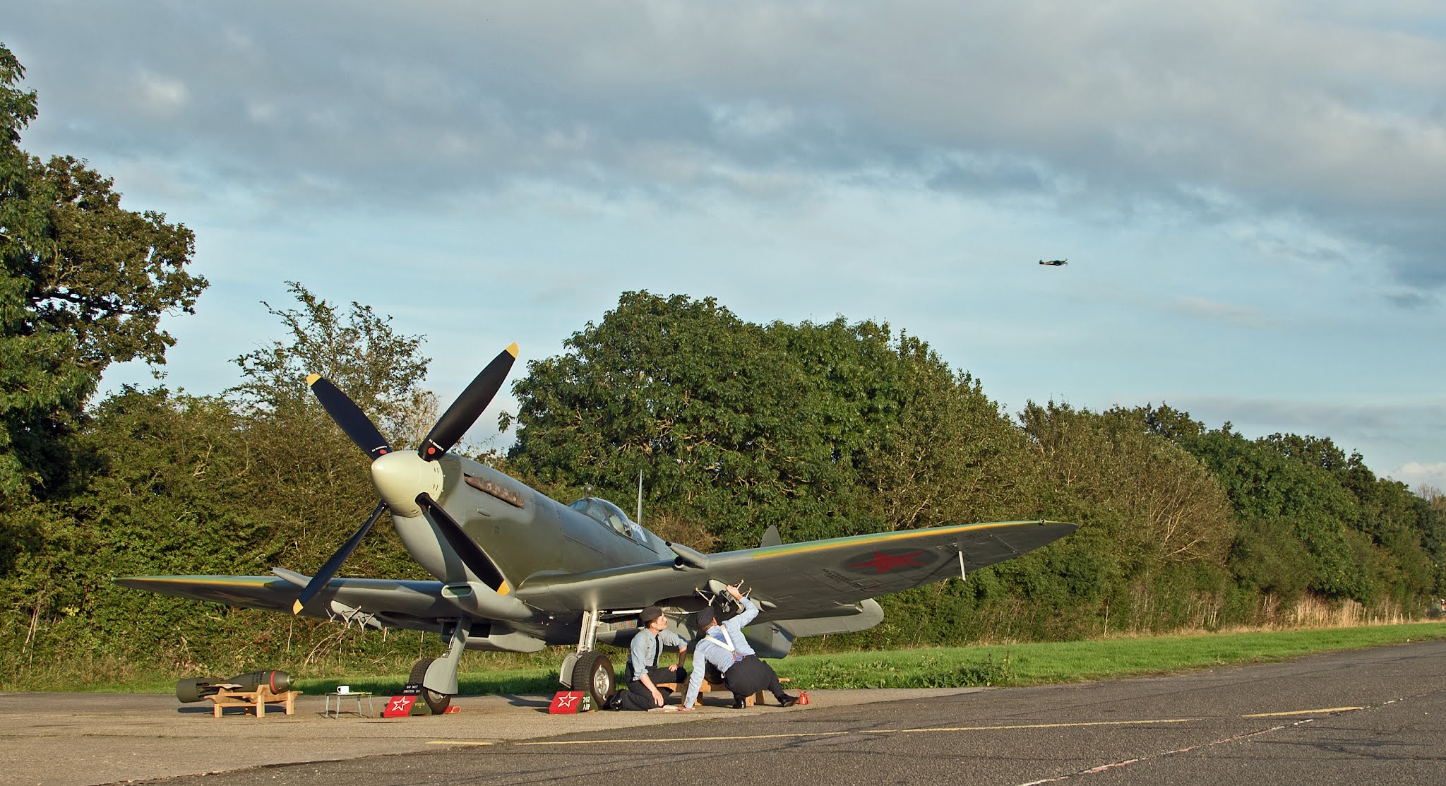 The Russian Spitfire PT879 (The Hangar 11 Collection) North Weald ...