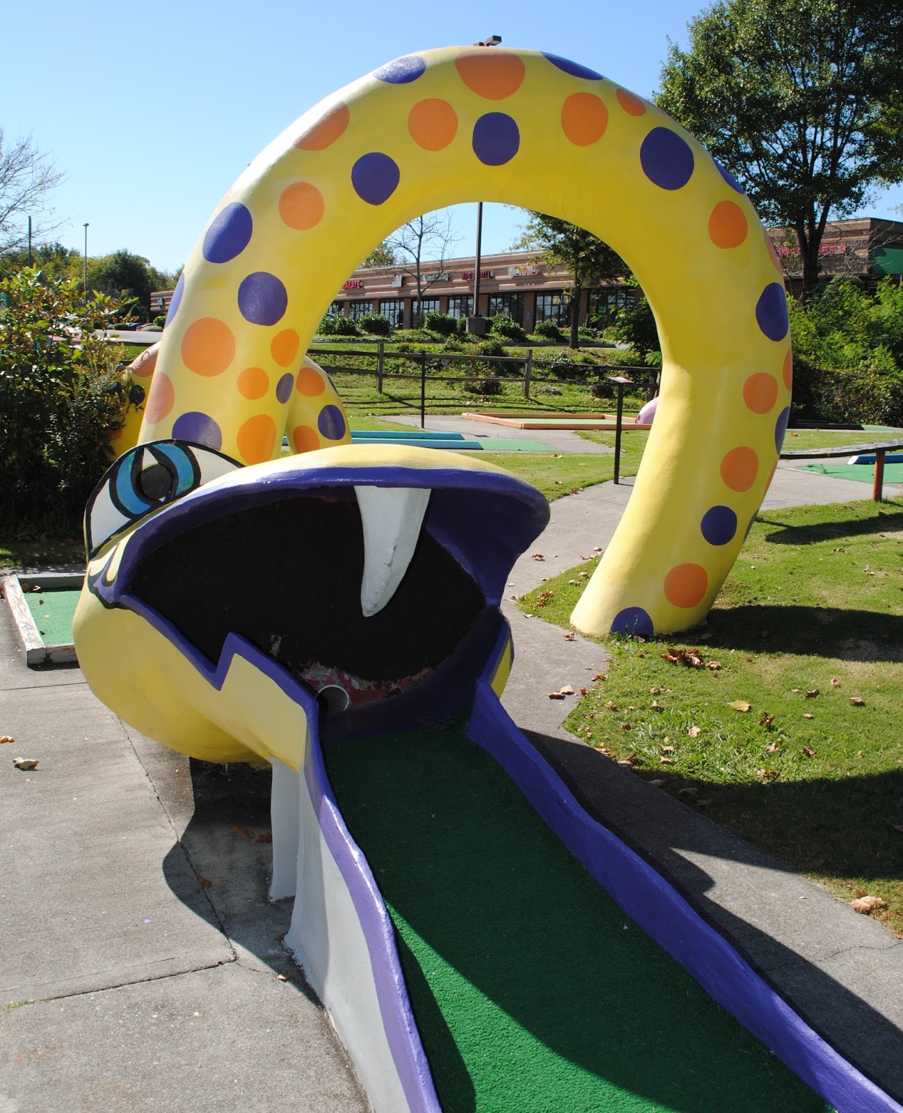 The Carpetbagger: Sir Goony's Mini-Golf