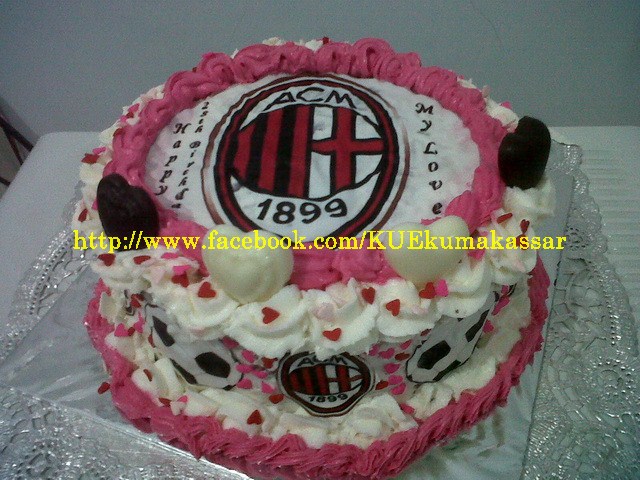 KUEku@Makassar: Birthday cake logo AC Milan (edible foto)
