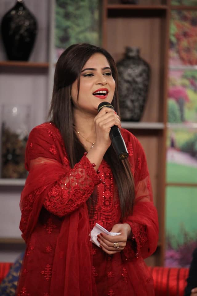 Saima Mumtaz Biography | Saima Mumtaz age Husband Songs And Pics