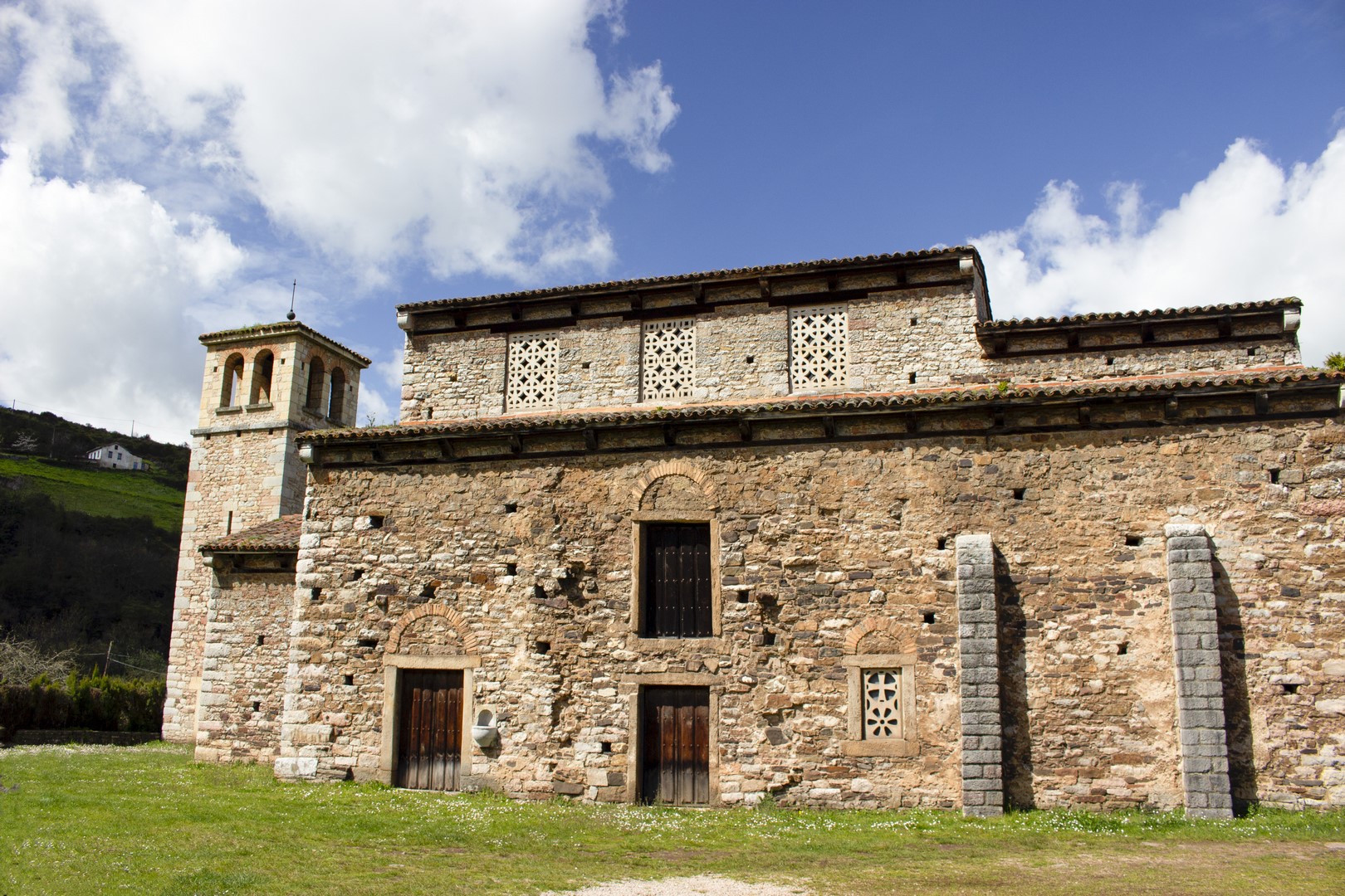 San Pedru Nora a orillas del río Nora