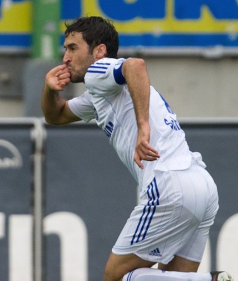 Brief Lines: Sidelines: Raul Gonzalez