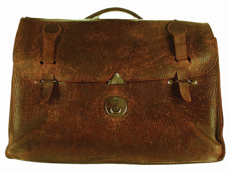 The Abbes Labdelli's Blog: L’évolution du cartable au cours du temps