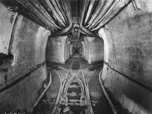 Matrix Ghost Transmissions: PROCEDURAL TUNNEL CRAWL