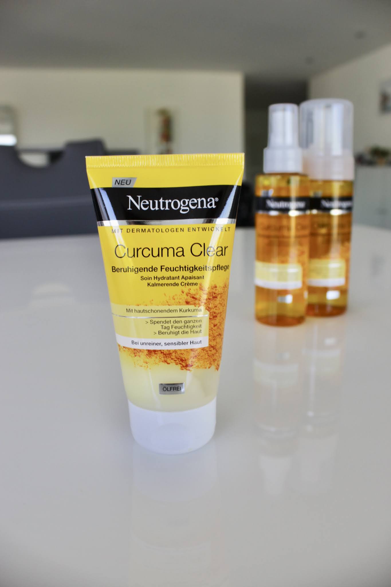 Isacosmetics: Neutrogena Curcuma Clear