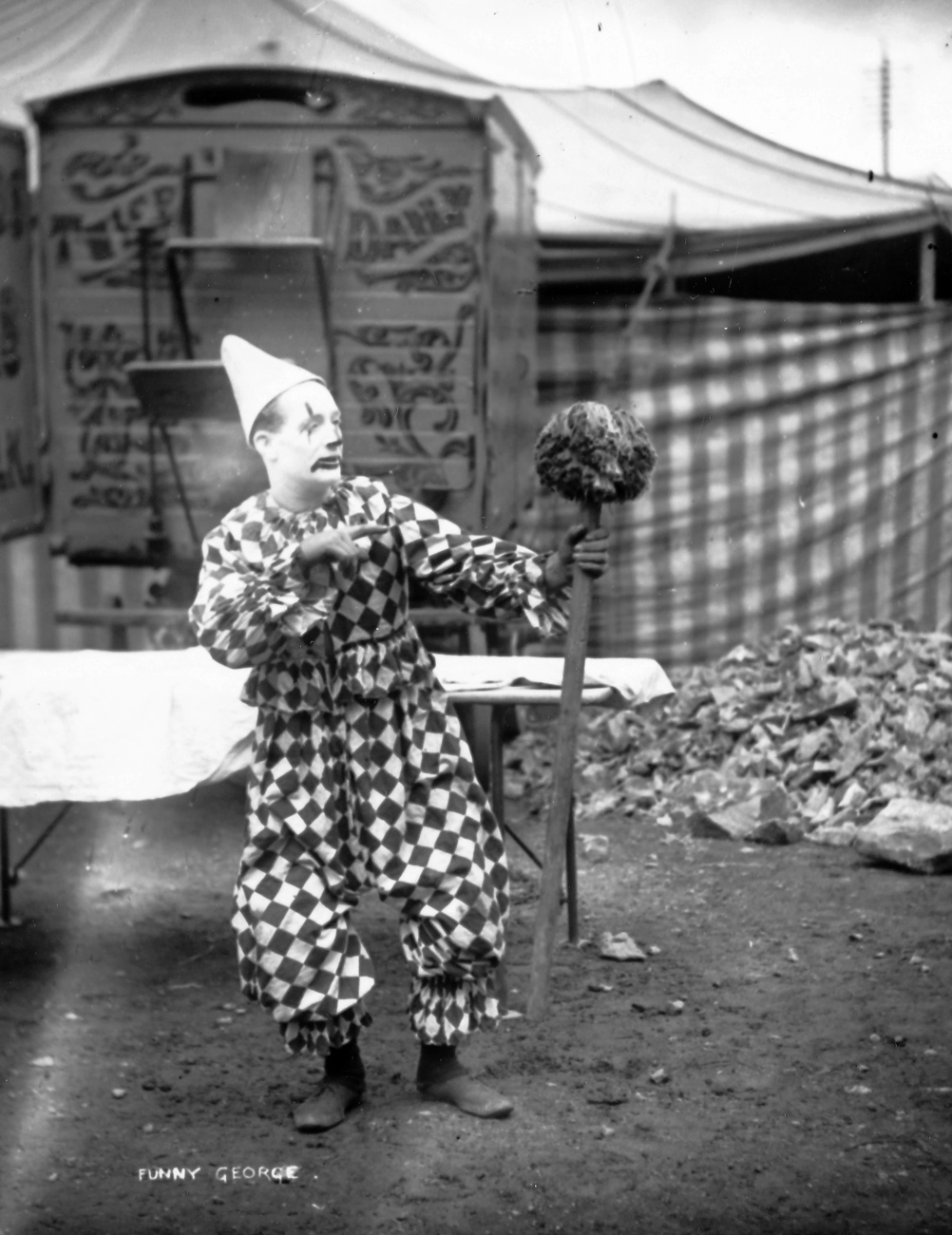 30 Amazing Photos Capture Everyday Life of Traveling Circus Performers ...