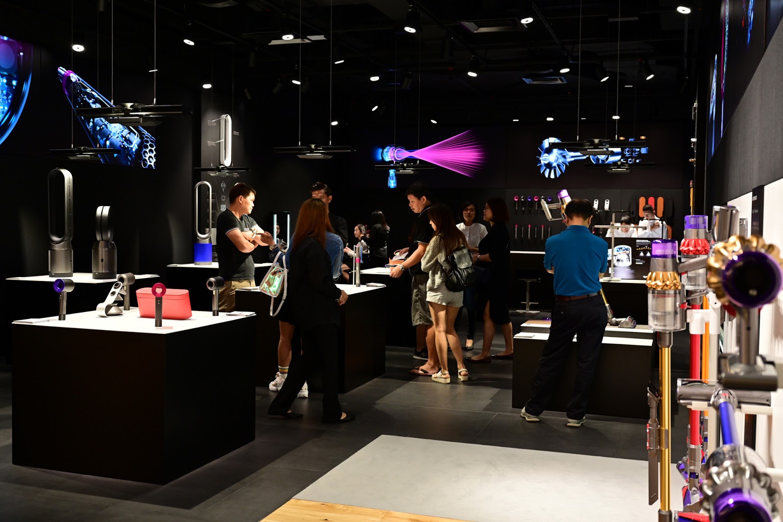 TEST, TRY AND EXPERIENCE DYSON TECHNOLOGY : DYSON DEMO STORE AT MID ...