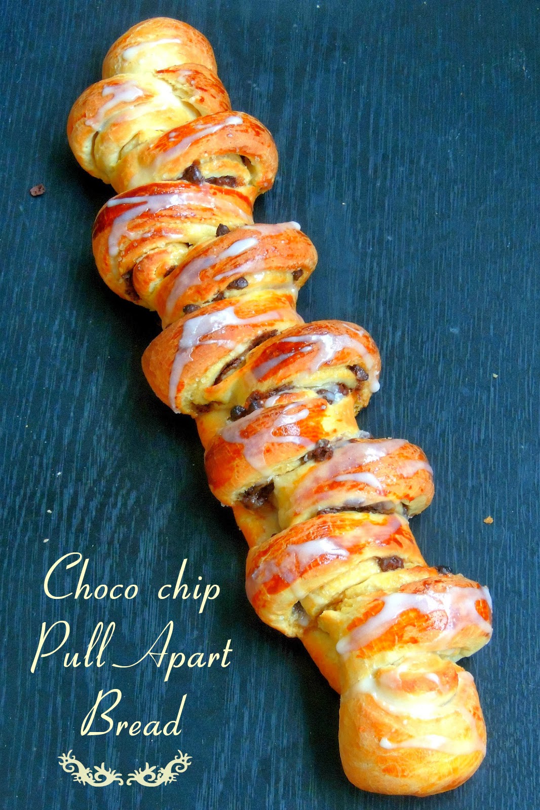 Priya's Versatile Recipes: Choco Chip Pull Apart Bread