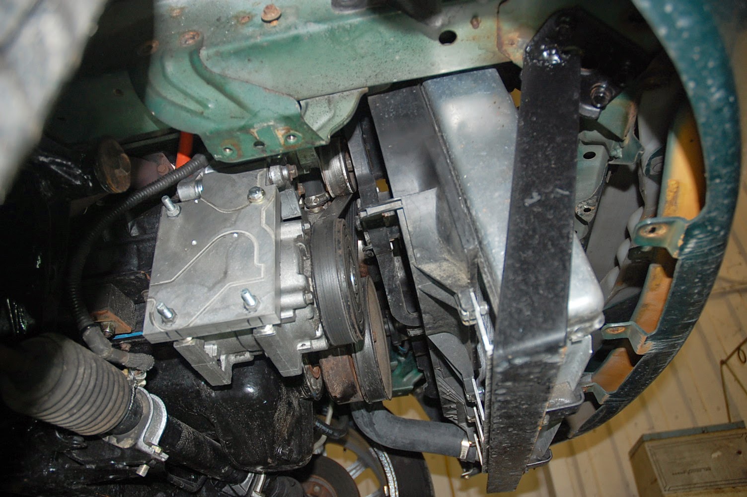 MiataV8 Conversion: Air Conditioning compressor relocation Ford 302