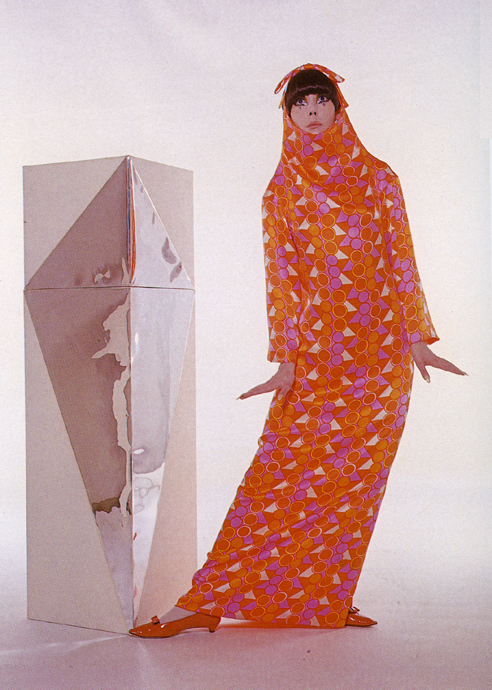 30 Stunning Color Photographs of the "Queen of Mod" Peggy Moffitt in ...