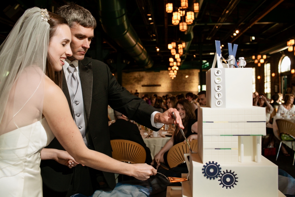 Gateaux's cake log: Love in an Elevator