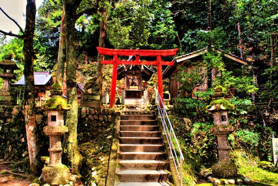 More glimpses of unfamiliar Japan: Inari Shrine at Tamatsukuriyu Shrine