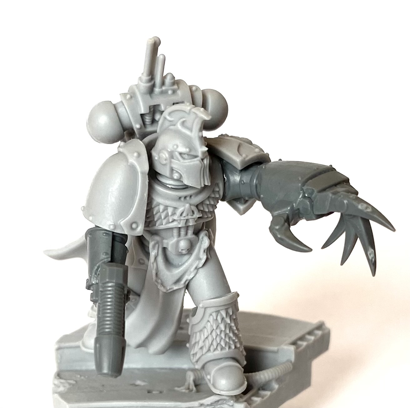 Warpstone Flux: Kit Bashing Alpha Legion Praetor