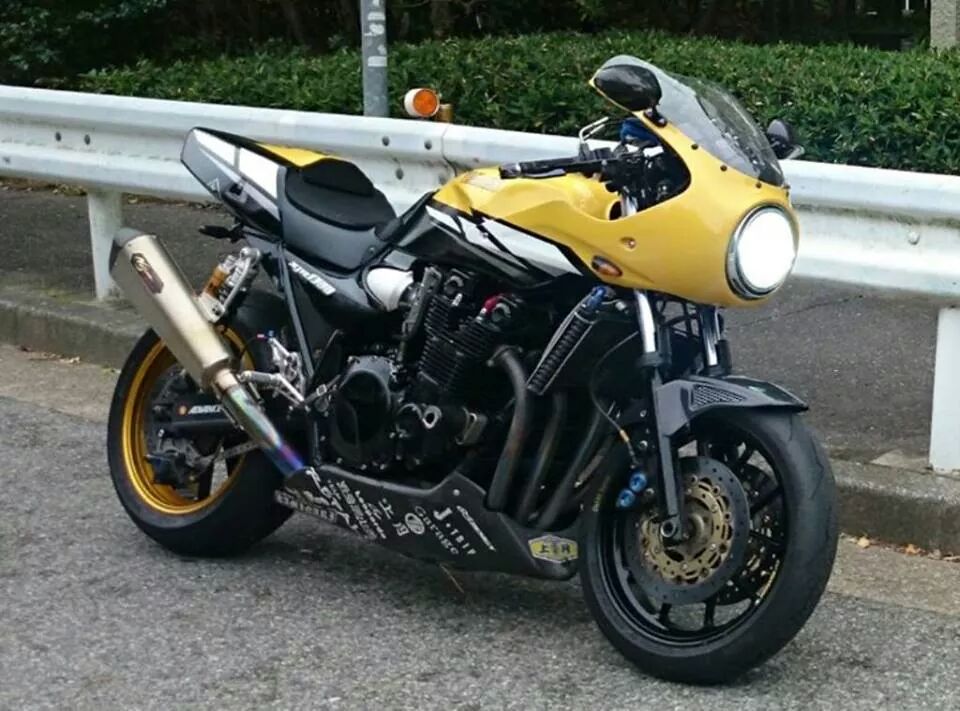 TRANFORMASI HONDA CBX 750P : CBX 750 Pelbagai Rupa dan Warna