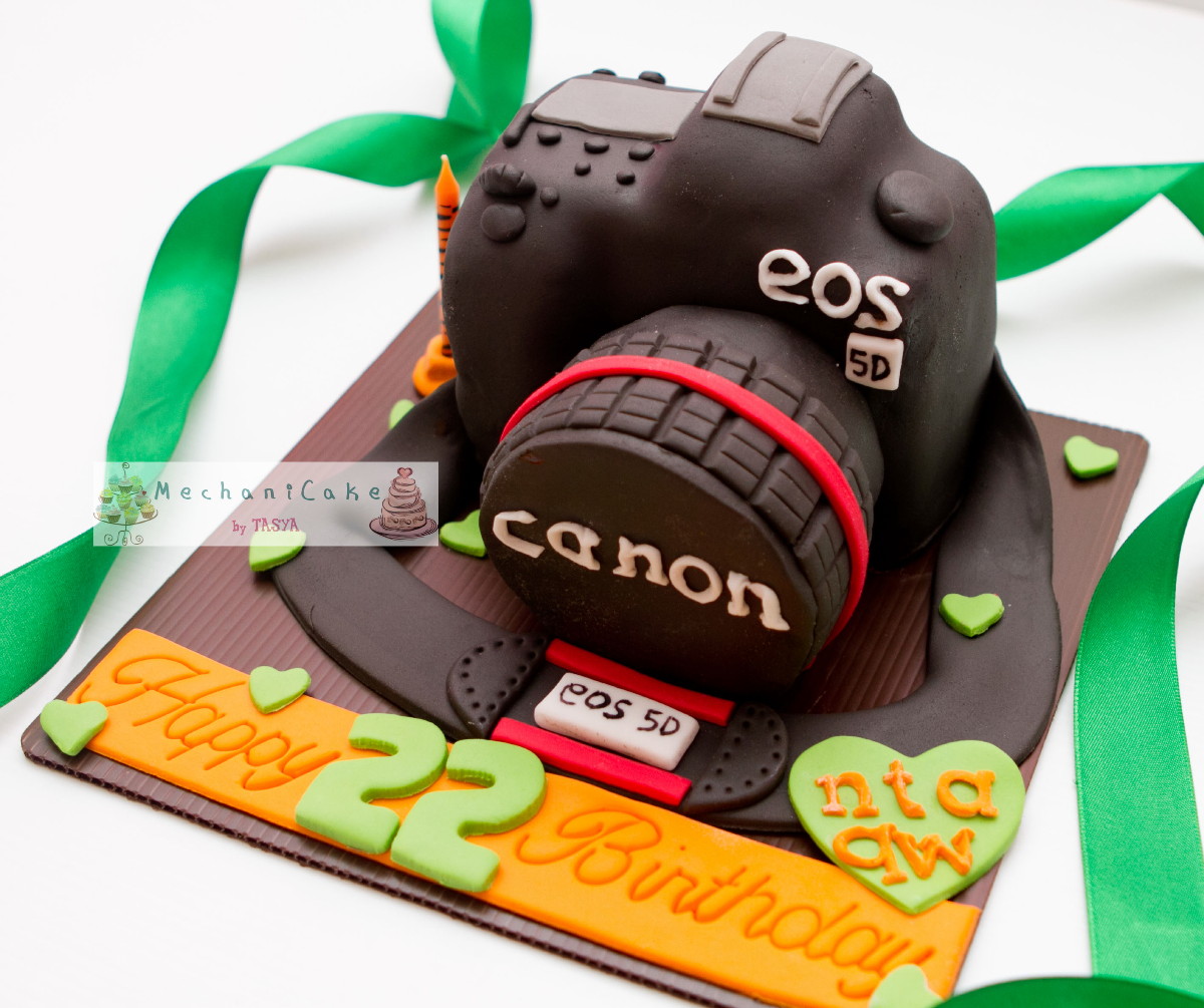 MechaniCake: Canon Eos 5D cake for Rika's Boyfriend Bday