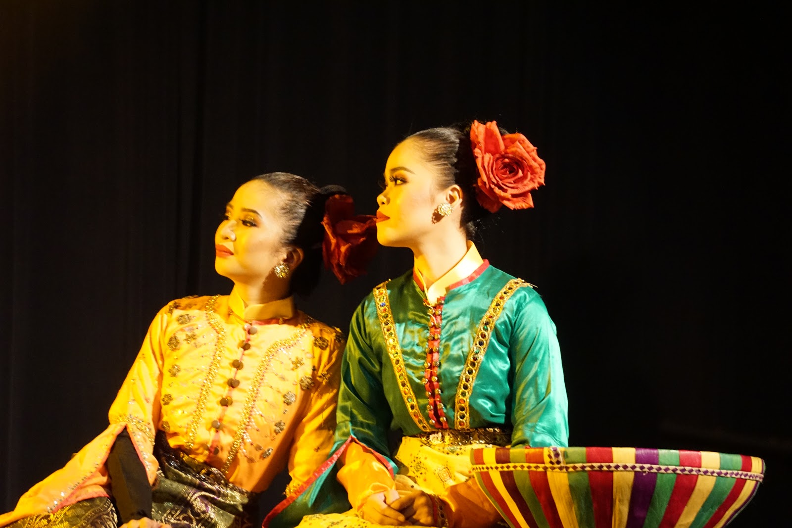 PERSEMBAHAN TARIAN ETNIK SABAH TITIK MENGALAI SEMPENA PANGGUNG SENI ...