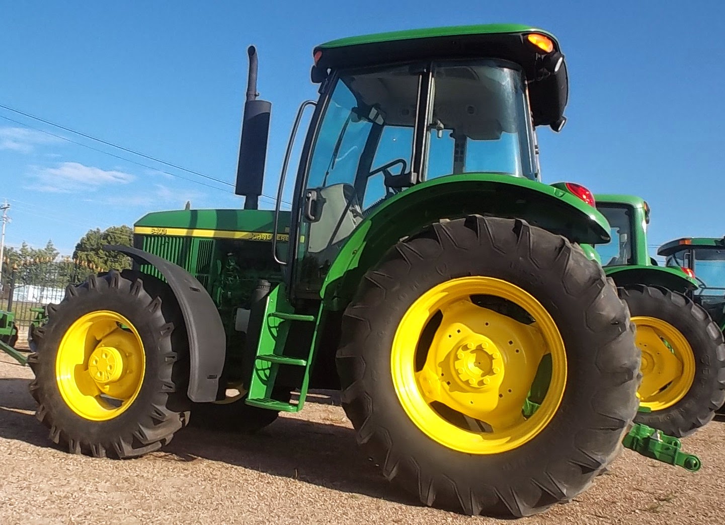 MAQUINARIA AGRICOLA INDUSTRIAL: Tractor John Deere 6403