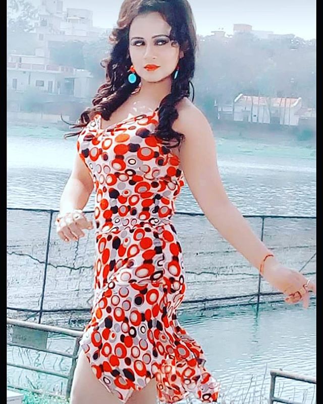 Gunjan Pant Pictures, Wallpaper, Image Gallery, Bold and Beautiful ...