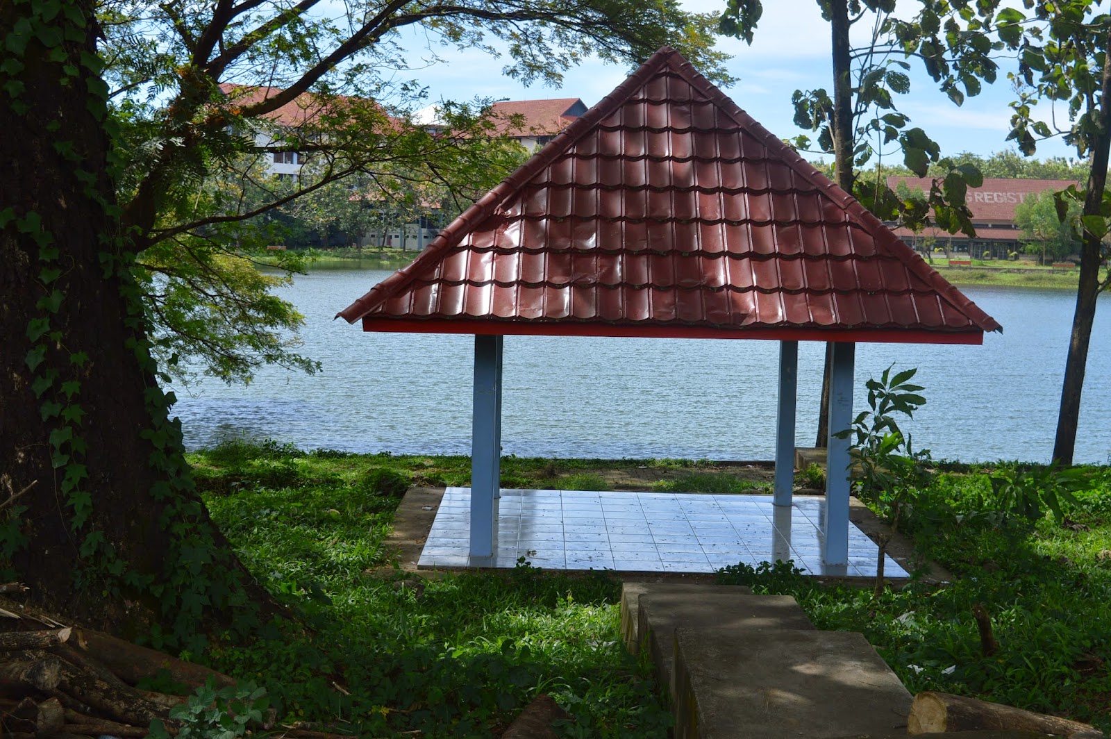 mozaik arsitek : Pesona Danau UNHAS