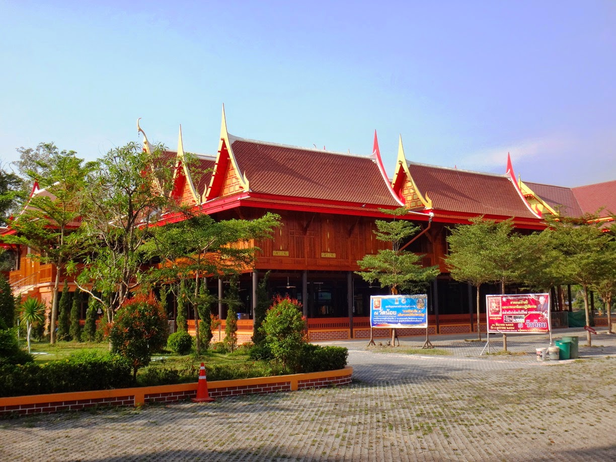 Temples In Thailand: Suphanburi - Wat Noi - LP Niam