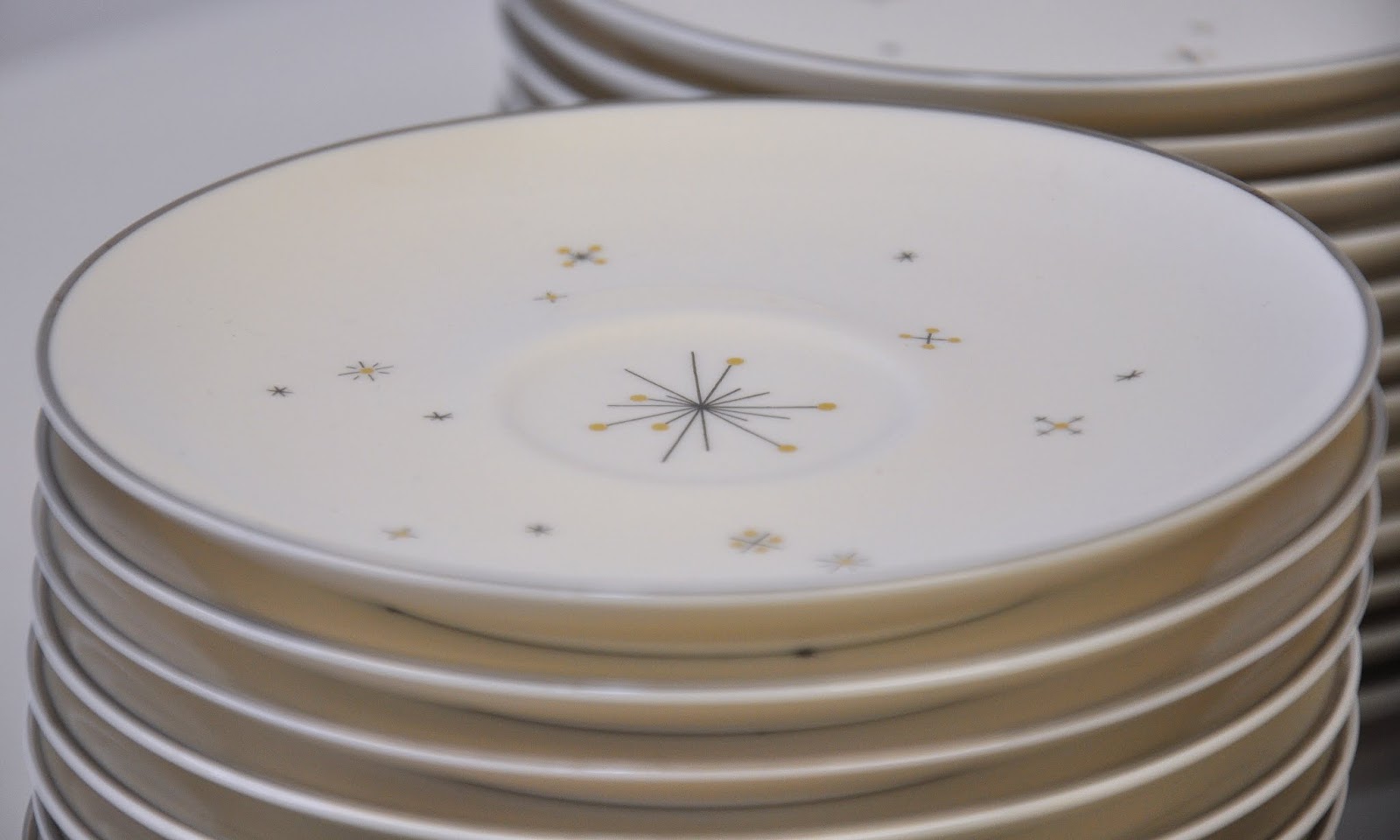 SELECT MODERN: Syracuse China Evening Star Dinner Service for 12