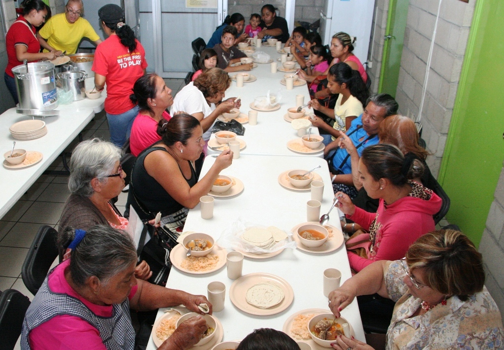 Comedores comunitarios ofrecen alimentos de calidad a personas de ...