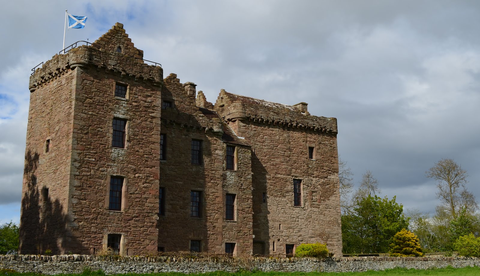 Tour Scotland: Tour Scotland Photograph And Video Huntingtower Castle ...