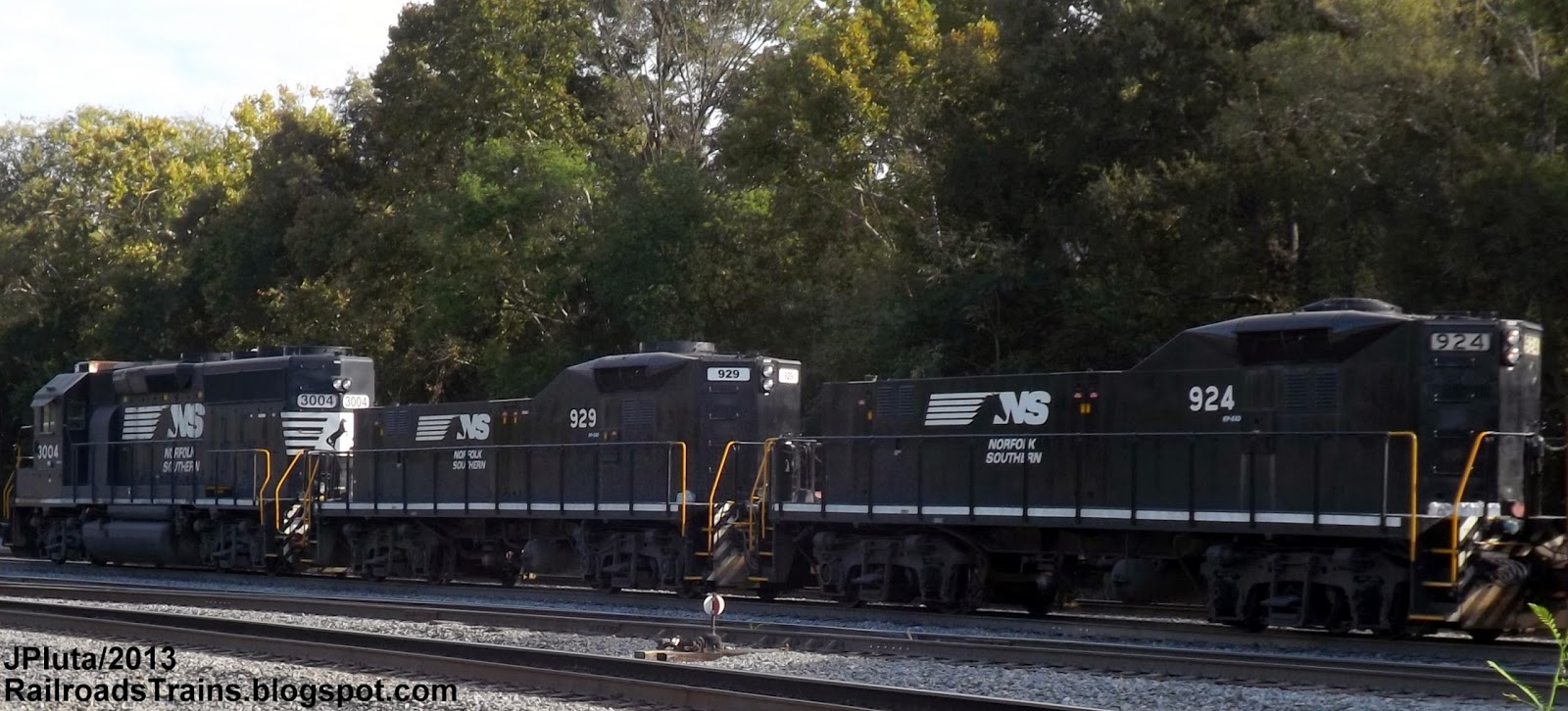 RAILROAD Freight Train Locomotive Engine EMD GE Boxcar BNSF,CSX,FEC,Norfolk Southern,UP,CN,CP ...