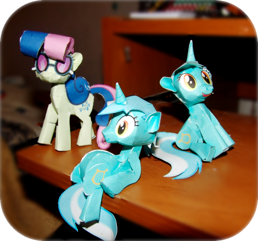 Lyra Papercraft!